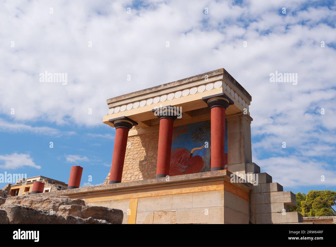 North Entrance, Propylaeum, to the ancient King Minos Minoan Palace of ...