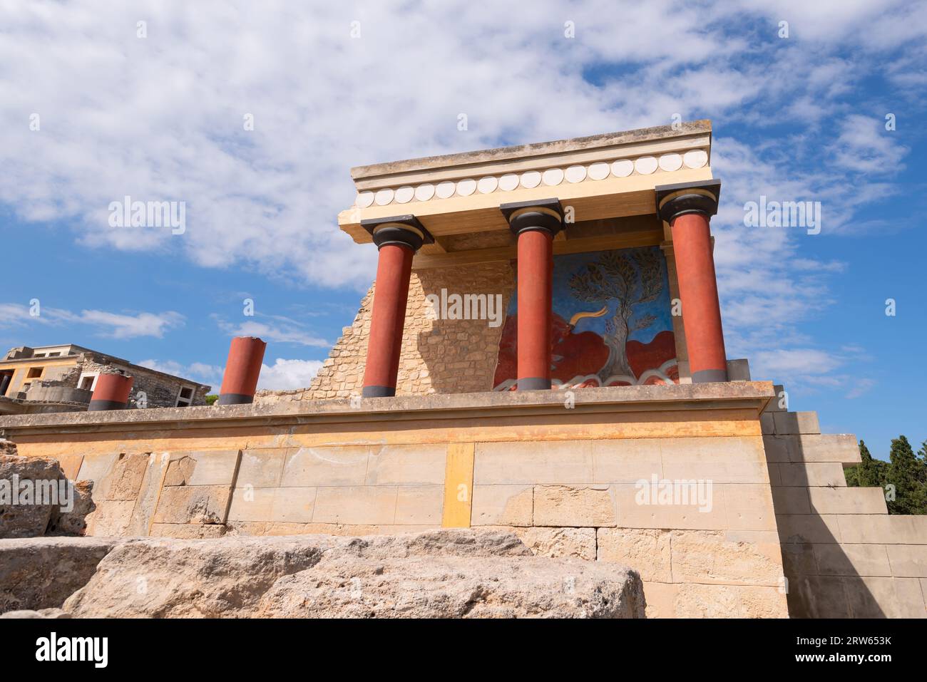 North Entrance, Propylaeum, to the ancient King Minos Minoan Palace of ...