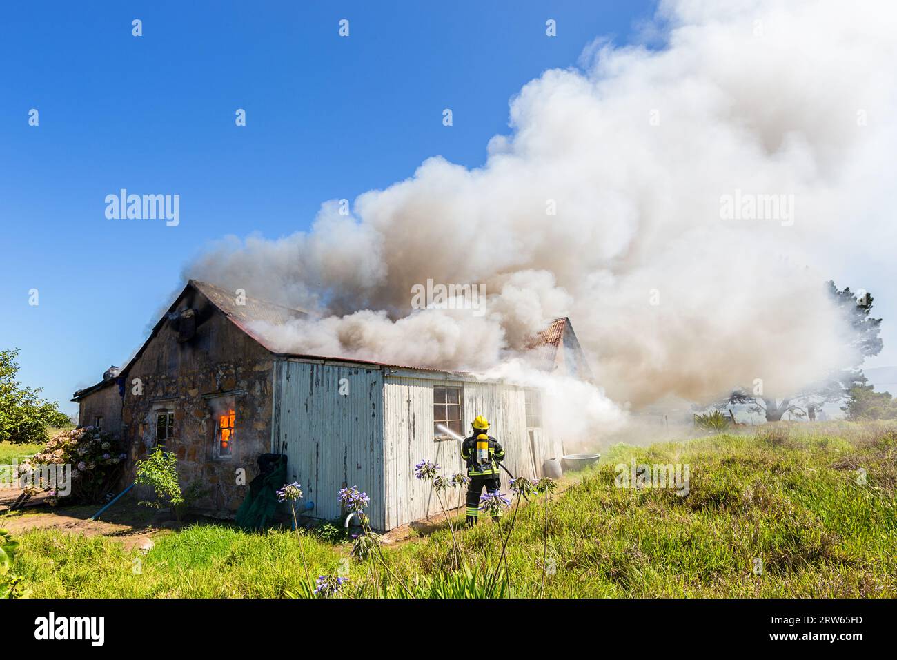 Firefighting team hi-res stock photography and images - Alamy