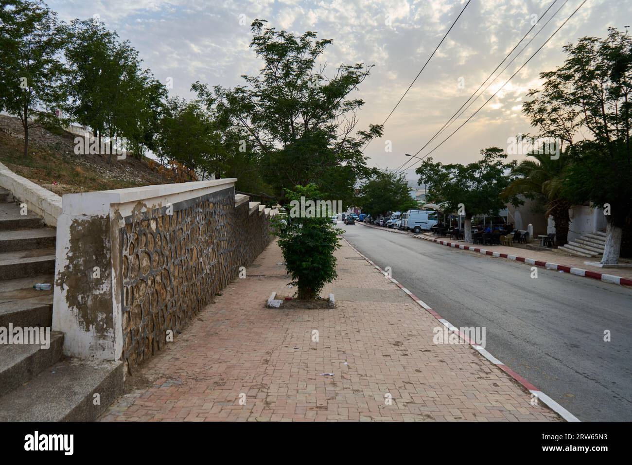 Sidewalk grass trees hi-res stock photography and images - Alamy
