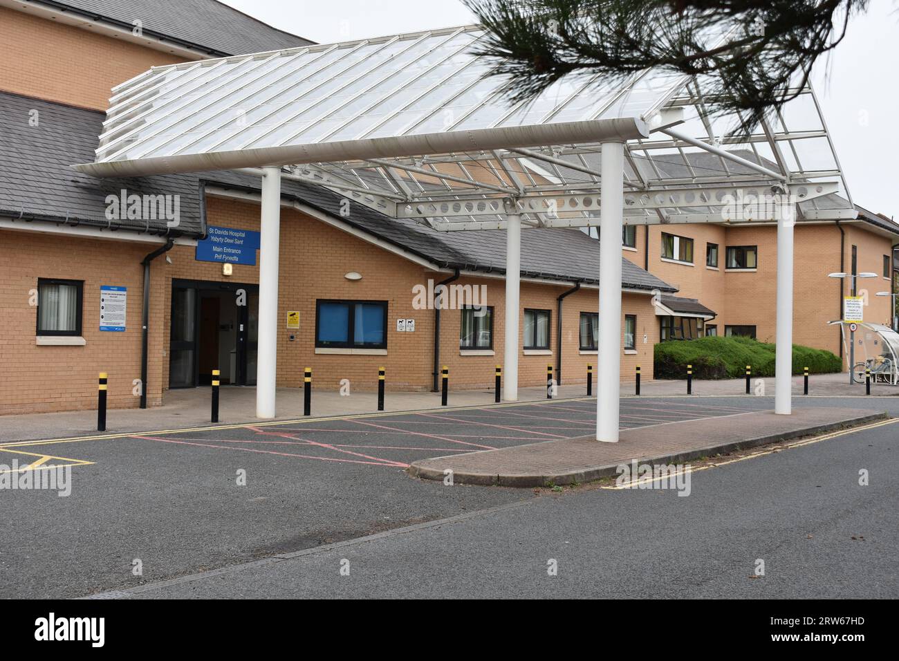 Entrance to St David's Hospital, Canton, Cardiff, Wales Stock Photo - Alamy