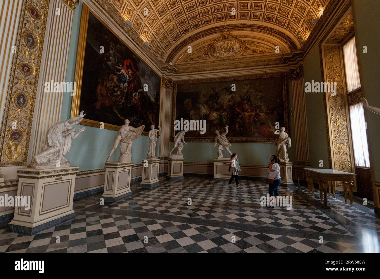 Niobid hall hi-res stock photography and images - Alamy