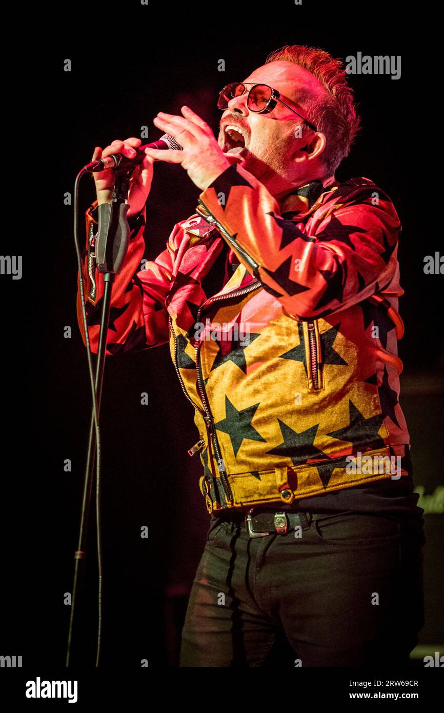 Damien Edwards on lead vocals Stock Photo - Alamy