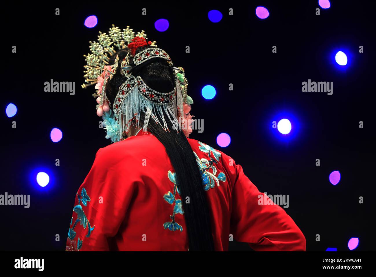 Beautiful Chinese Peking Opera headdress Stock Photo - Alamy