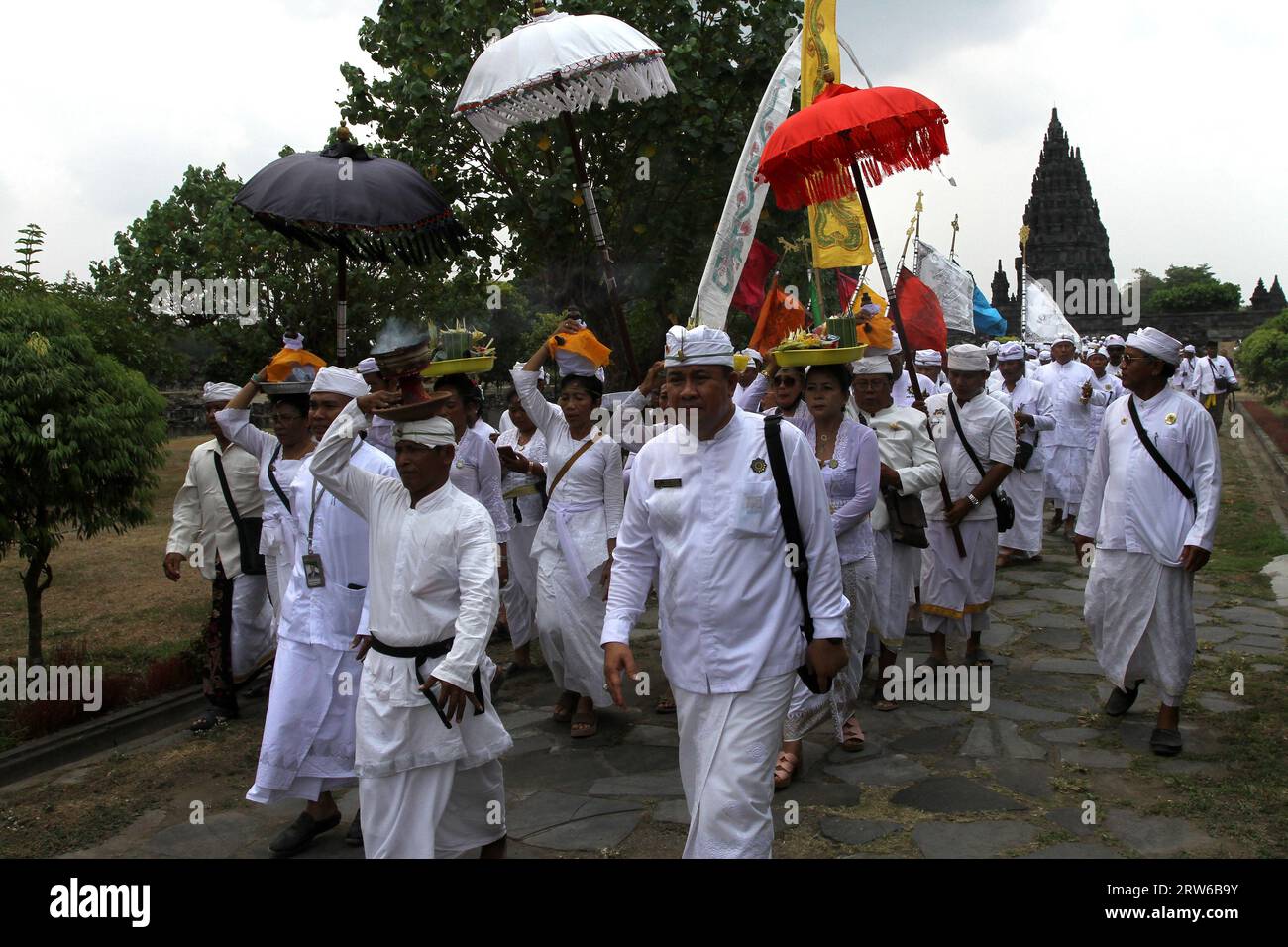 Sleman, Yogyakarta, Indonesia. 17th Sep, 2023. Hindu devotees take part ...