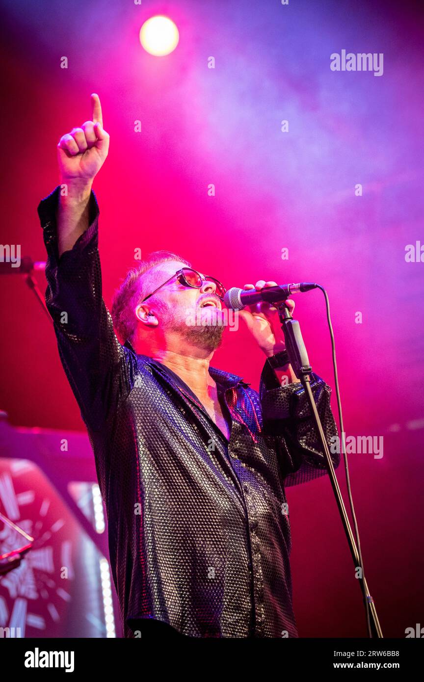 Damien Edwards on lead vocals Stock Photo - Alamy