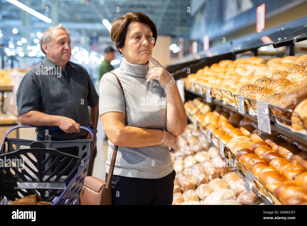 Couple chooses bread in store Stock Photo - Alamy