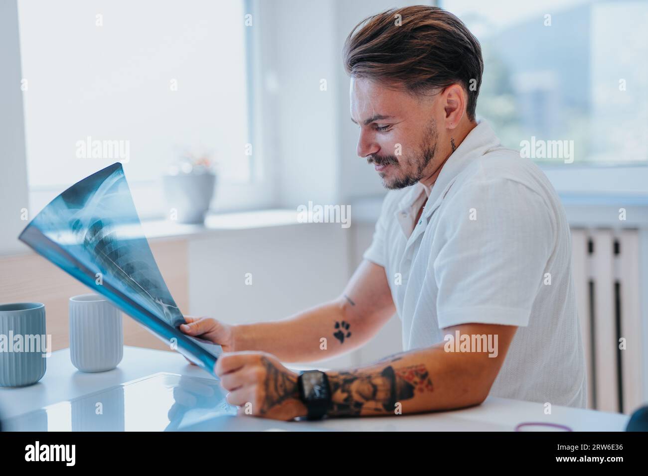 Reviewing x ray results hi-res stock photography and images - Alamy