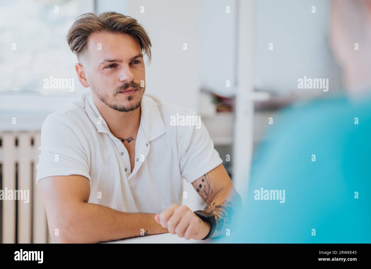 Doctor patient reviewing test hi-res stock photography and images - Alamy