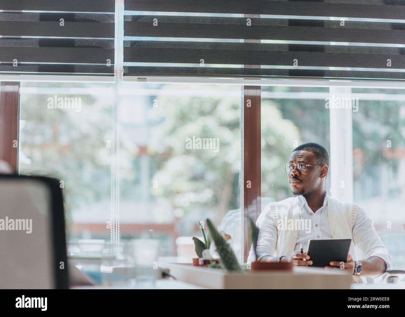 Distracted colleagues hi-res stock photography and images - Alamy