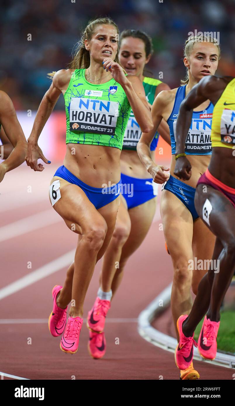 Womens 800m heat 1 hi-res stock photography and images - Alamy