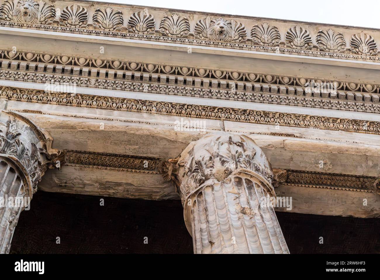 The exterior columns of a ruined temple in Rome Stock Photo - Alamy