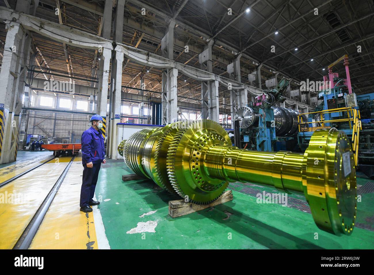 (230917) -- HARBIN, Sept. 17, 2023 (Xinhua) -- Workers are busy in a ...
