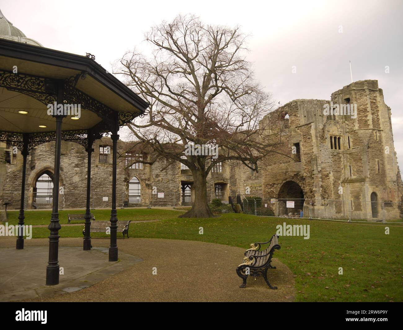 Newark castle restoration hi-res stock photography and images - Alamy