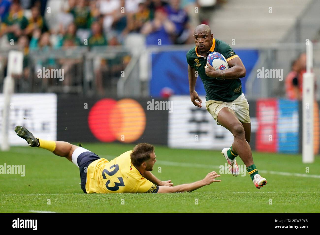 South Africa's Makazole Mapimpi (right) gets away from Romania's ...