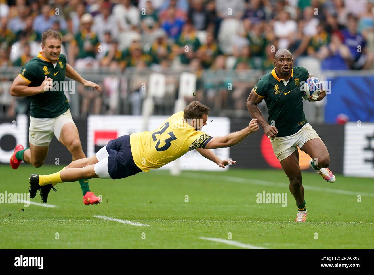 South Africa's Makazole Mapimpi (right) gets away from Romania's ...