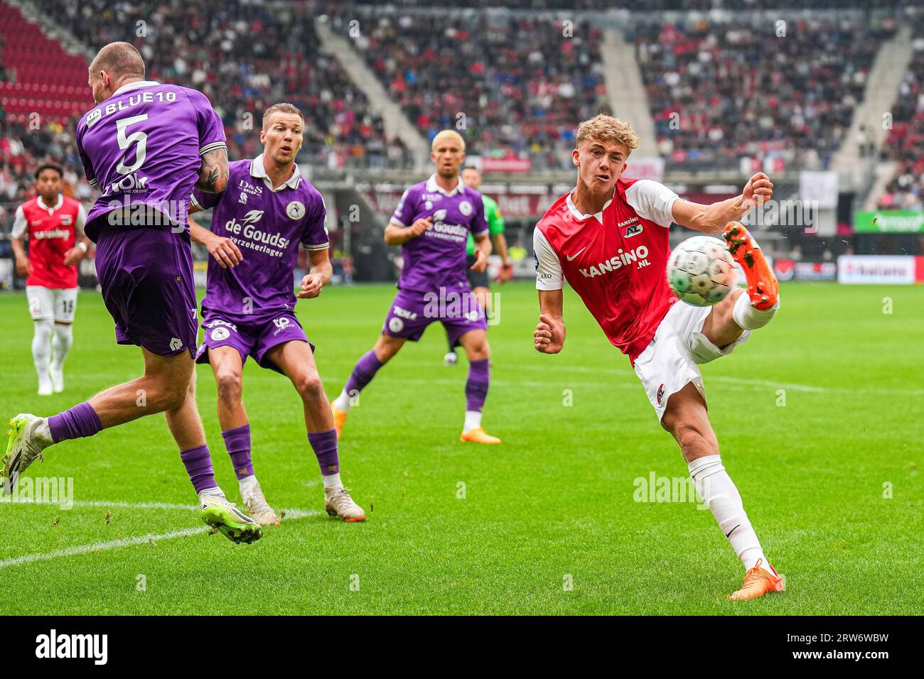ALKMAAR - Sven Mijnans of AZ Alkmaar during the Dutch Eredivisie match between AZ Alkmaar and ...