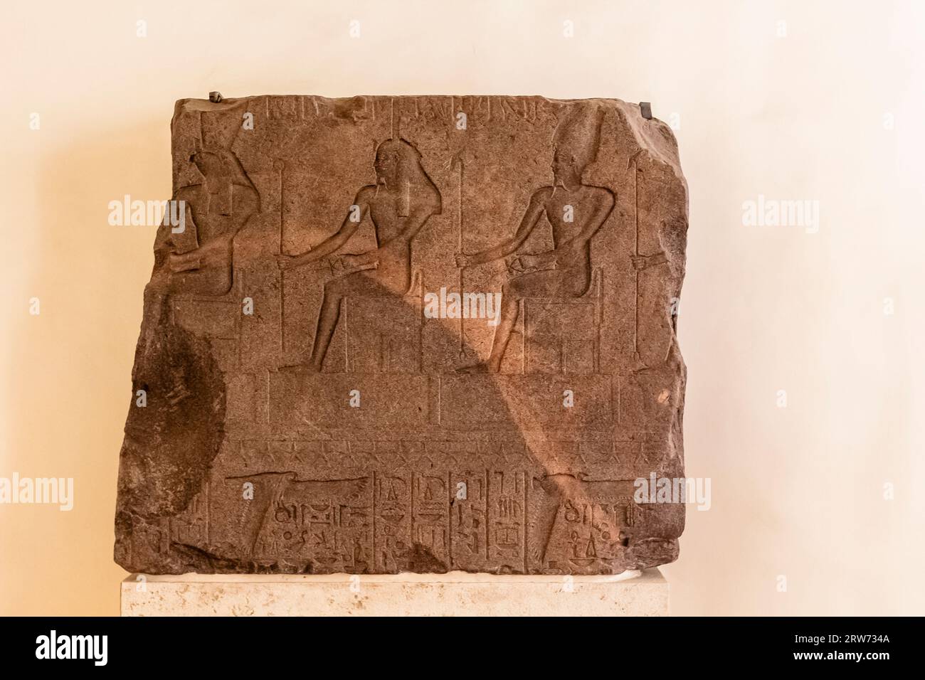 Egyptian script tablet hi-res stock photography and images - Alamy