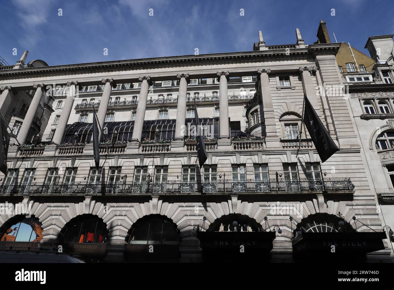 The dilly london hi-res stock photography and images - Alamy