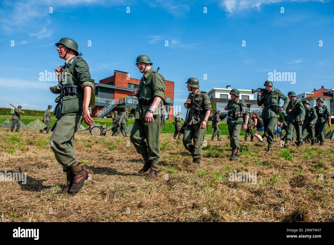 Nijmegen, Netherlands. 16th Sep, 2023. WWII re-enactors are seen ...