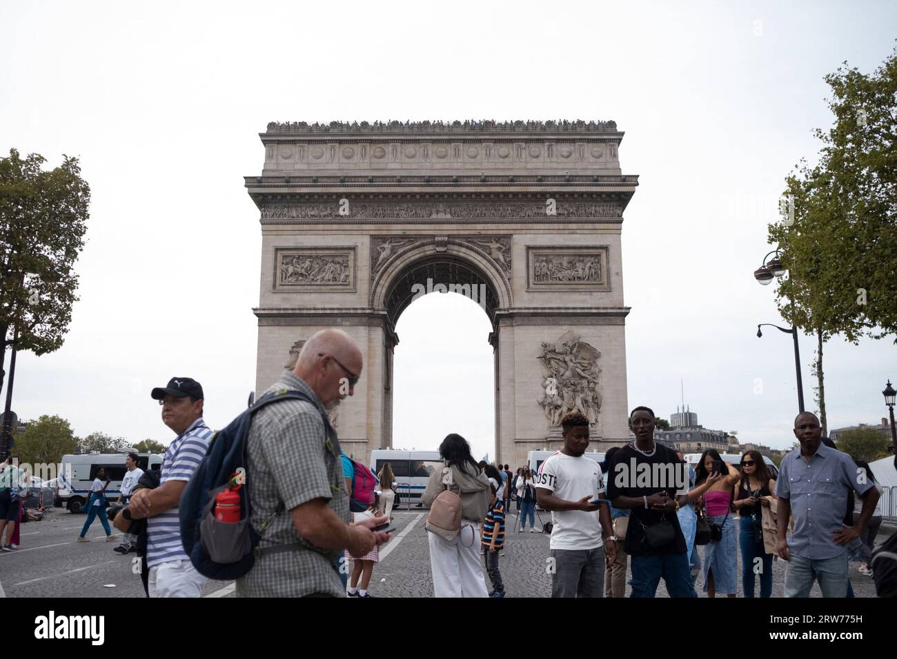 The Champs Elysées avenue during the ninth edition of Paris sans ...