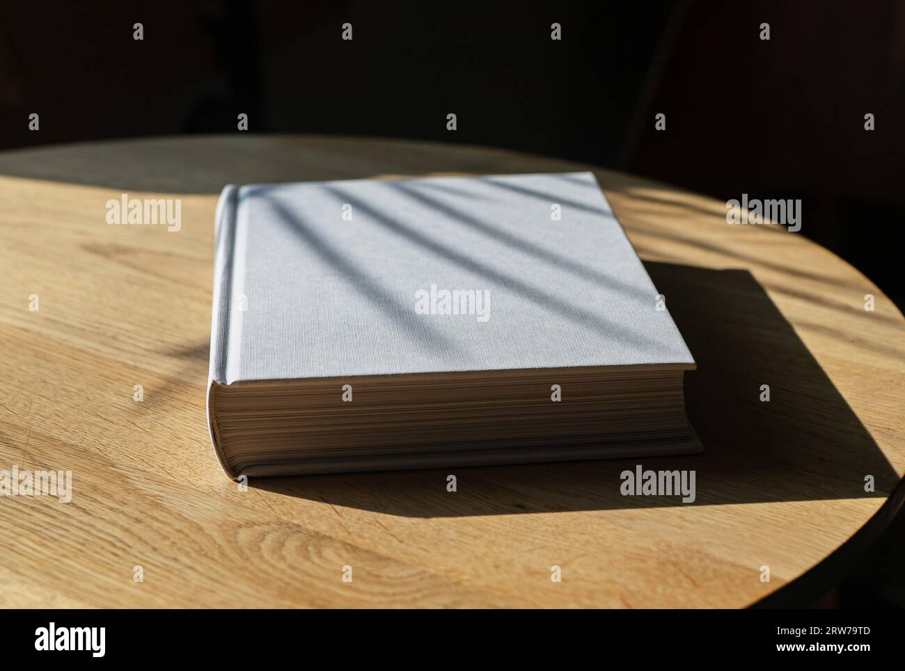 Old book cover front and back hi-res stock photography and images - Alamy