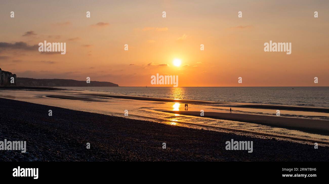 Dieppe beaches hi-res stock photography and images - Alamy