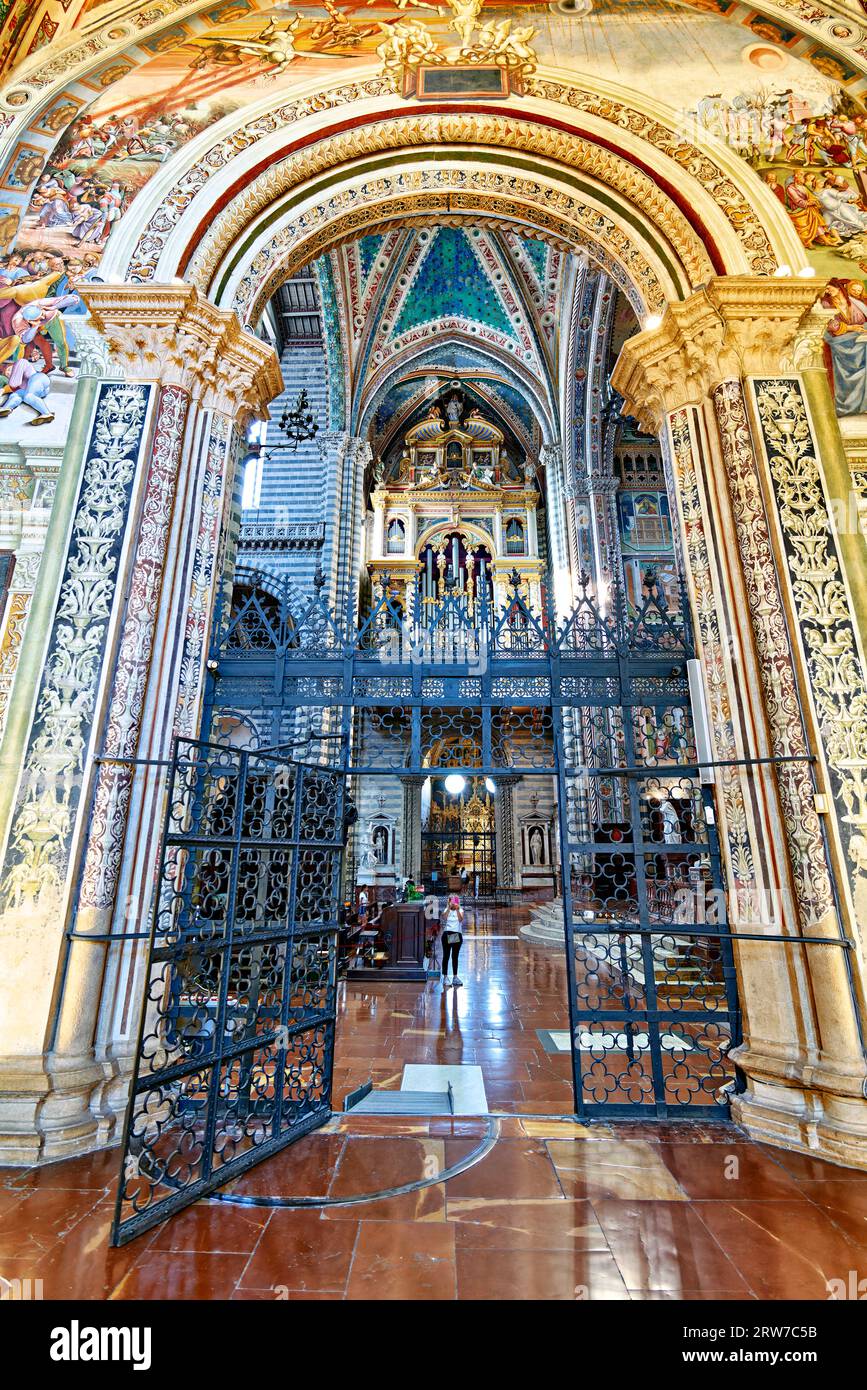 Interior cathedral virgin mary hi-res stock photography and images - Alamy