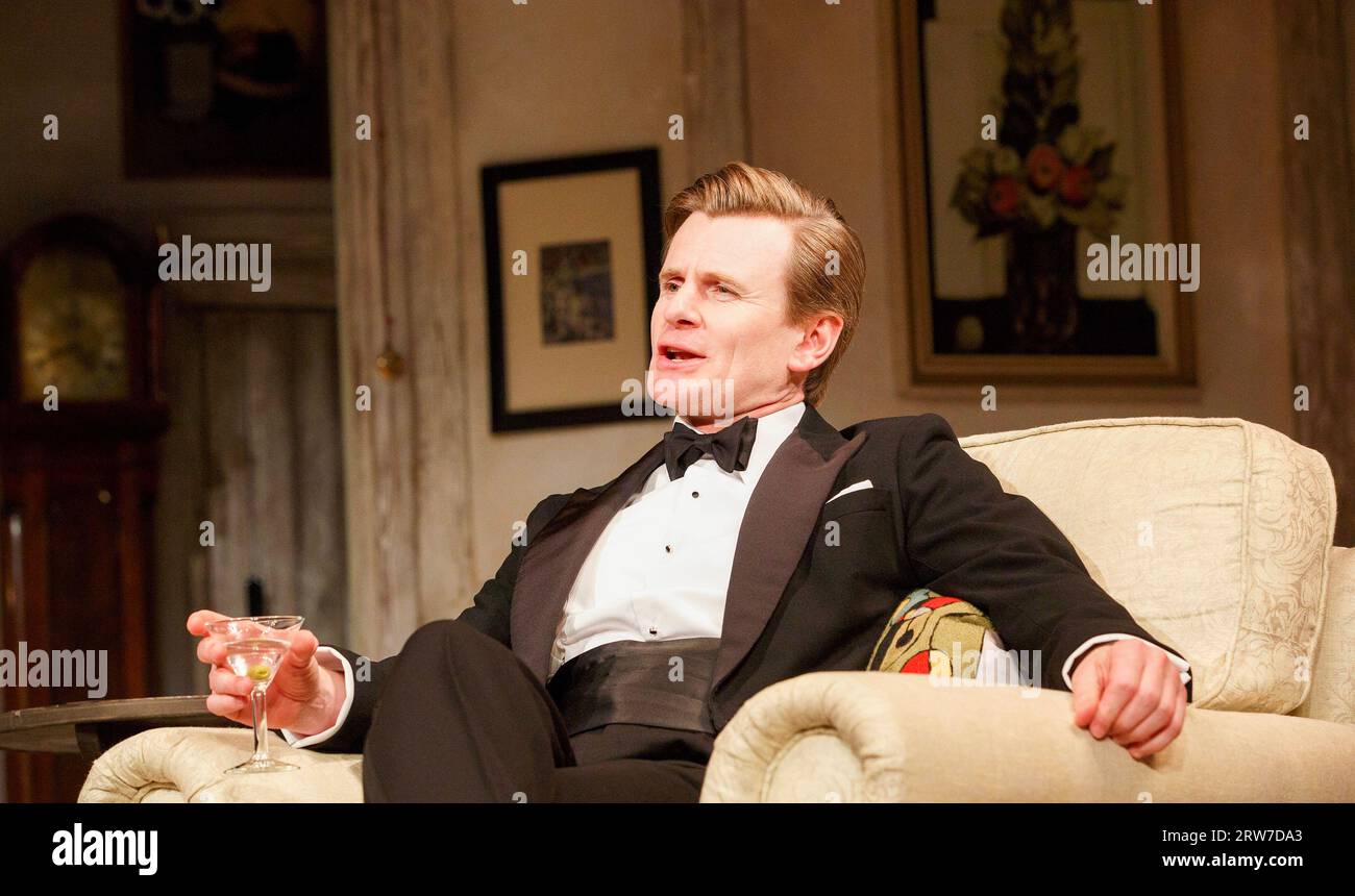 Noel coward theater hi-res stock photography and images - Alamy