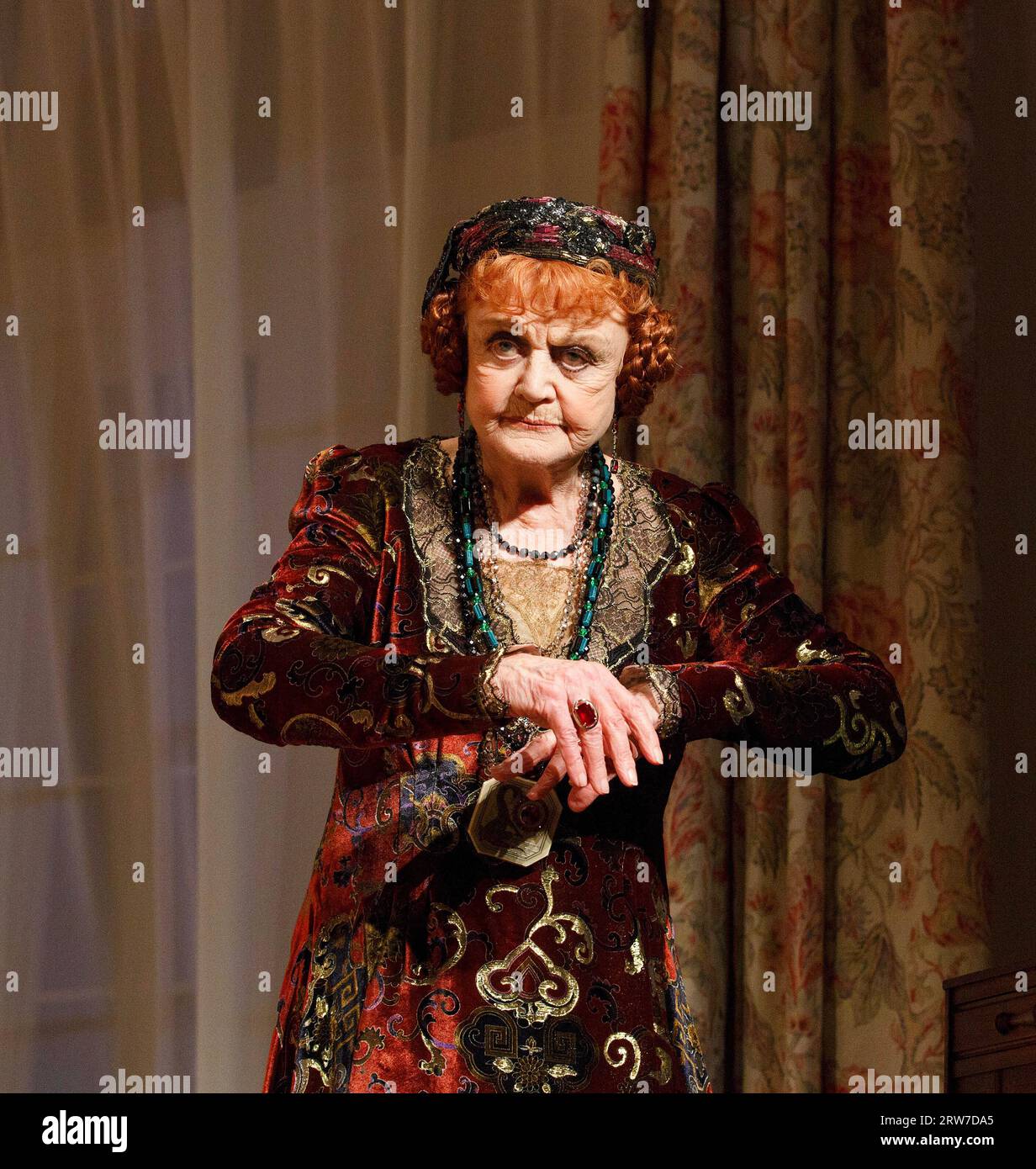 Angela lansbury photo hi-res stock photography and images - Alamy
