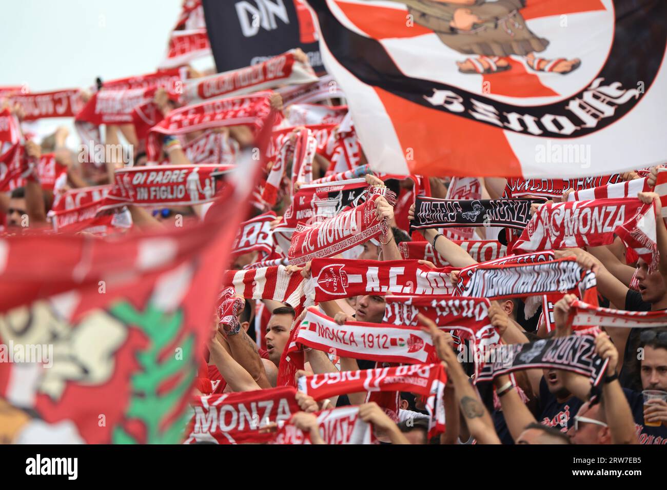 Monza tifosi 2022 hi-res stock photography and images - Alamy