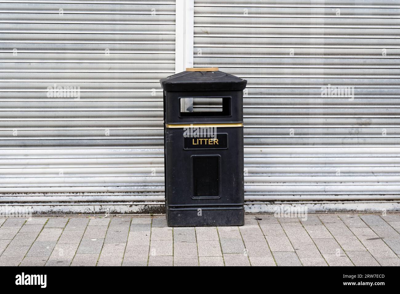 Black litter bin for rubbish in public area Stock Photo - Alamy