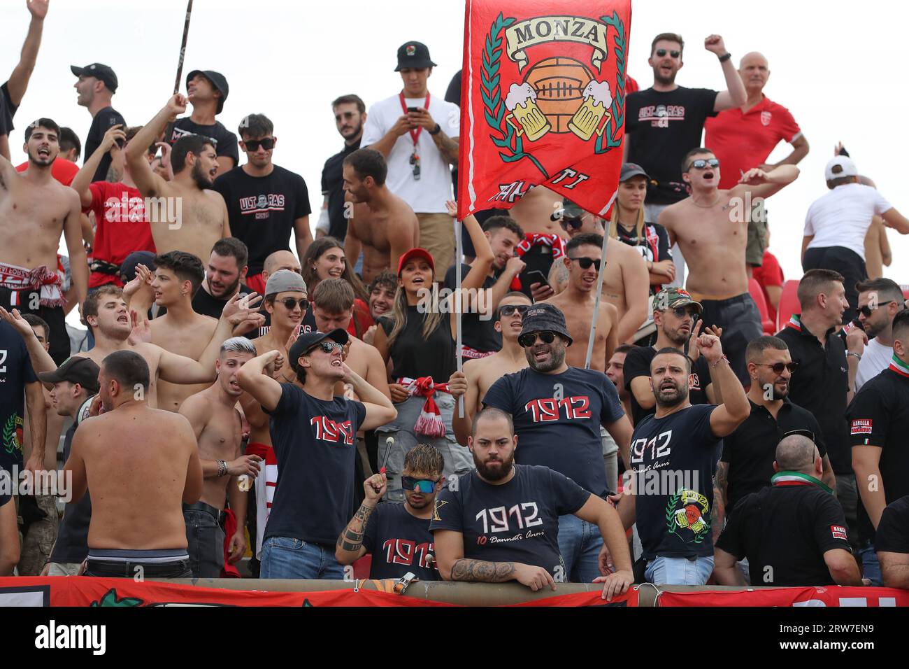 Monza tifosi 2022 hi-res stock photography and images - Alamy