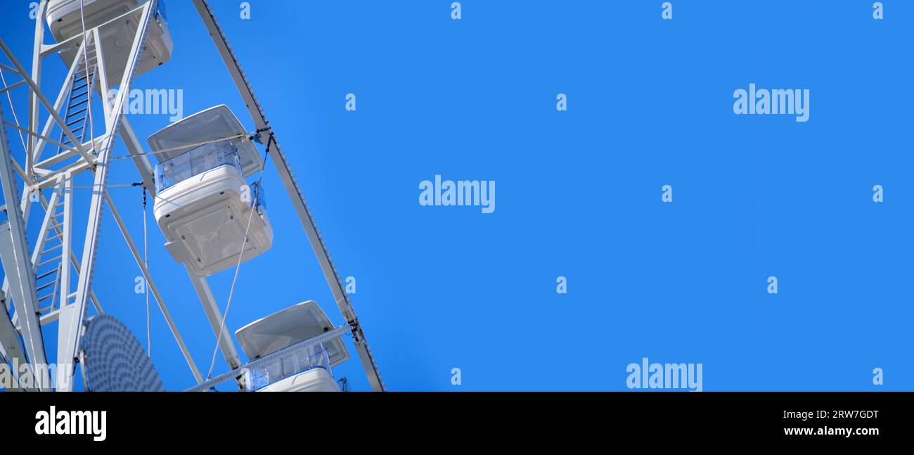 Ferris wheel on blue sky background. Panoramic banner, copy space Stock ...