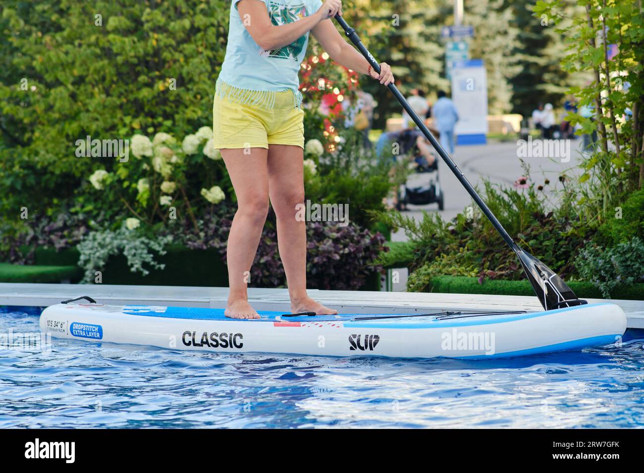 Stand by the pool woman holiday hi-res stock photography and images - Alamy