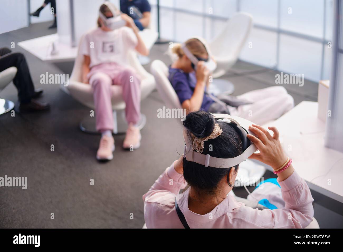 Group young people in vr hi-res stock photography and images - Alamy