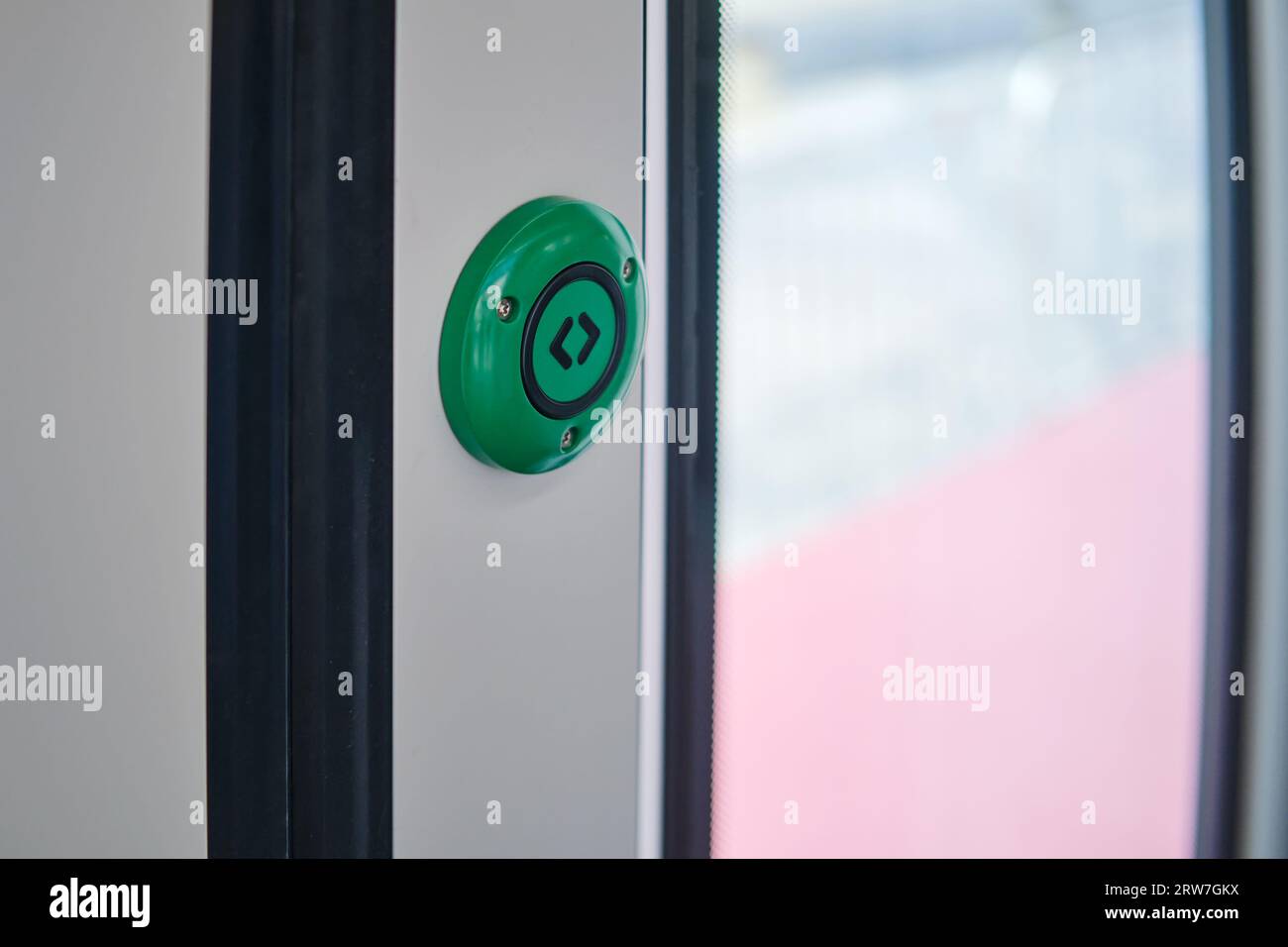 Open train door handle hi-res stock photography and images - Alamy