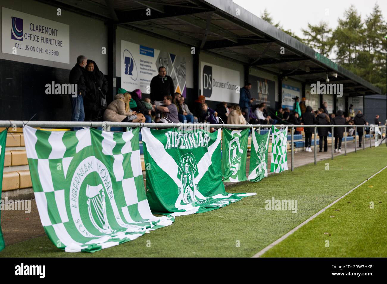 Hibernian fans women hi-res stock photography and images - Alamy