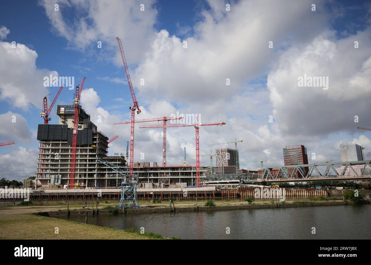 Hamburg, Germany. 26th July, 2023. Work on the new Elbtower at the ...