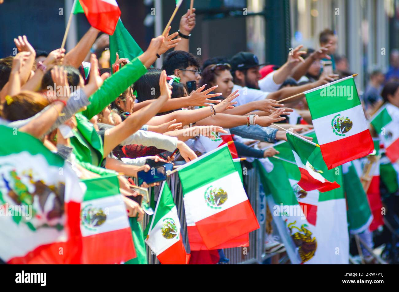 Immigrant crowd waving american flag hi-res stock photography and ...