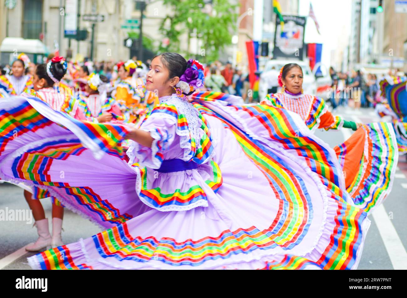 Folklorico dancers america hi-res stock photography and images - Alamy