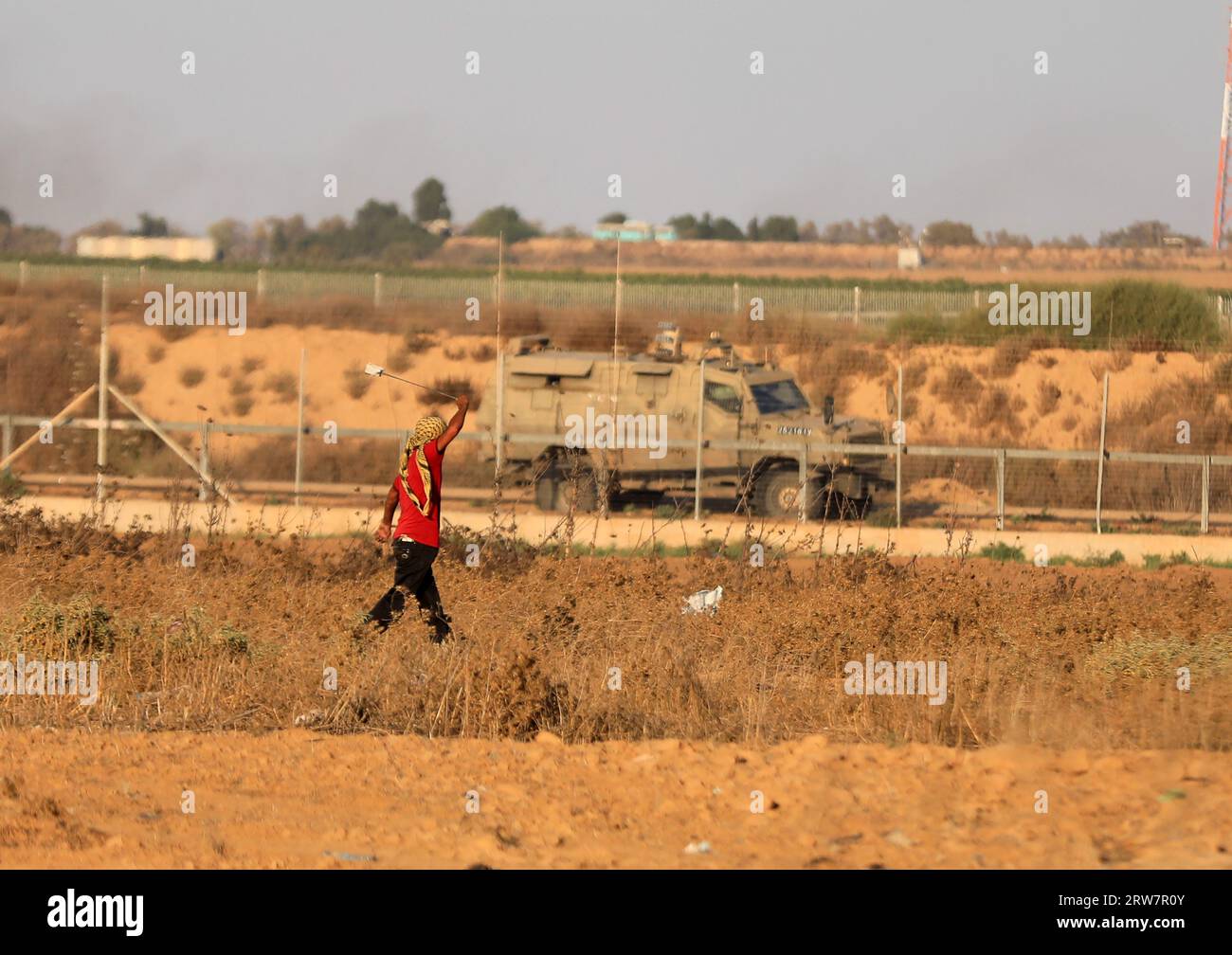 Palestine slingshot hi-res stock photography and images - Alamy