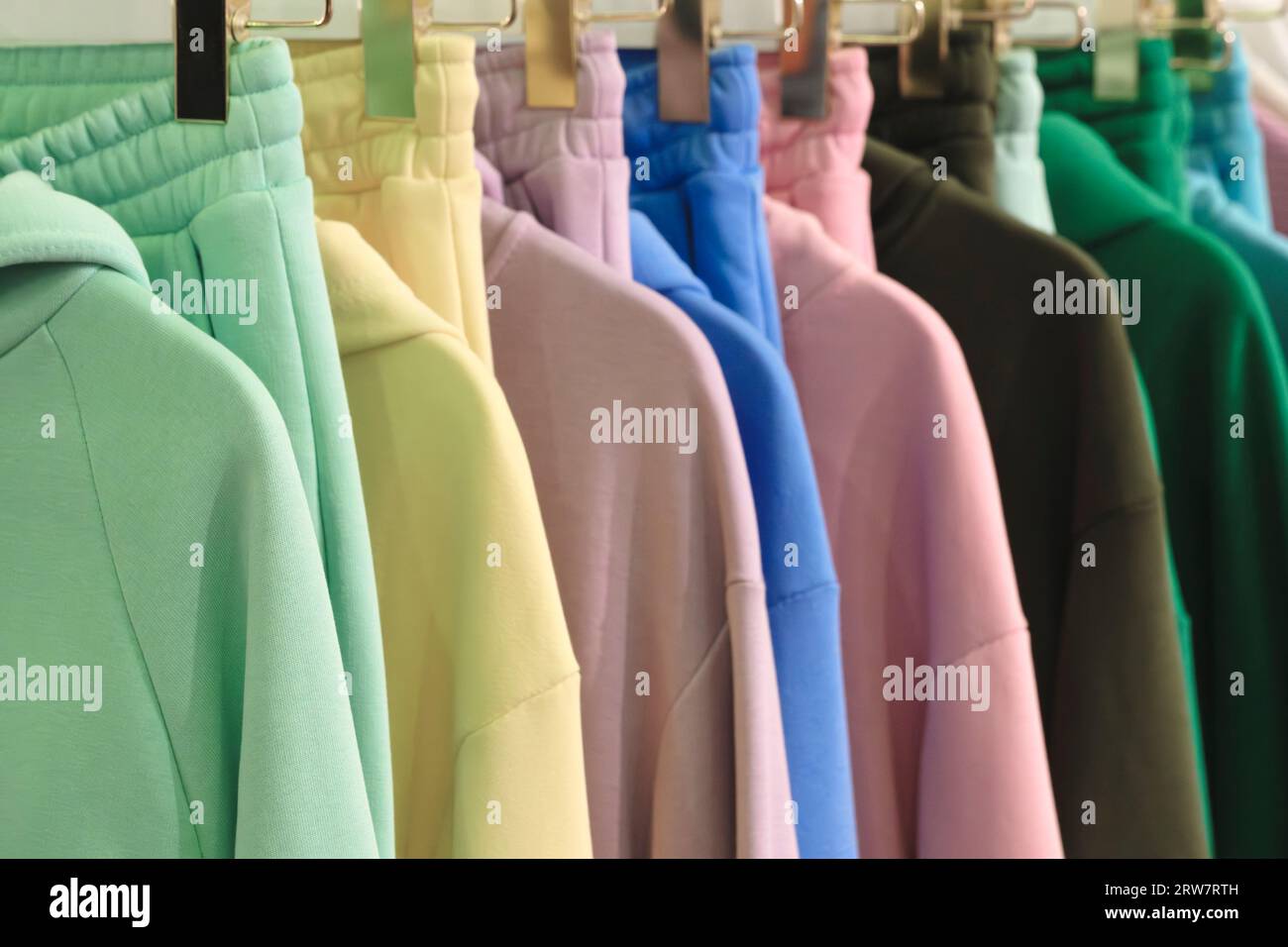 Changing room yellow shirt hi-res stock photography and images - Alamy