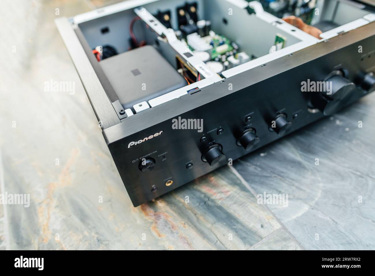 Class d hi fi amplifier hi-res stock photography and images - Alamy