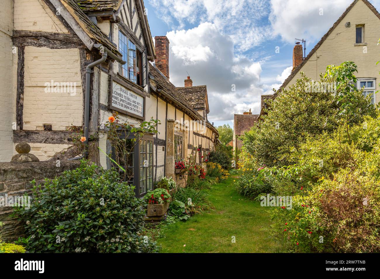 The haunted Fleece Inn Pub in Worcestershire village of Bretforton ...