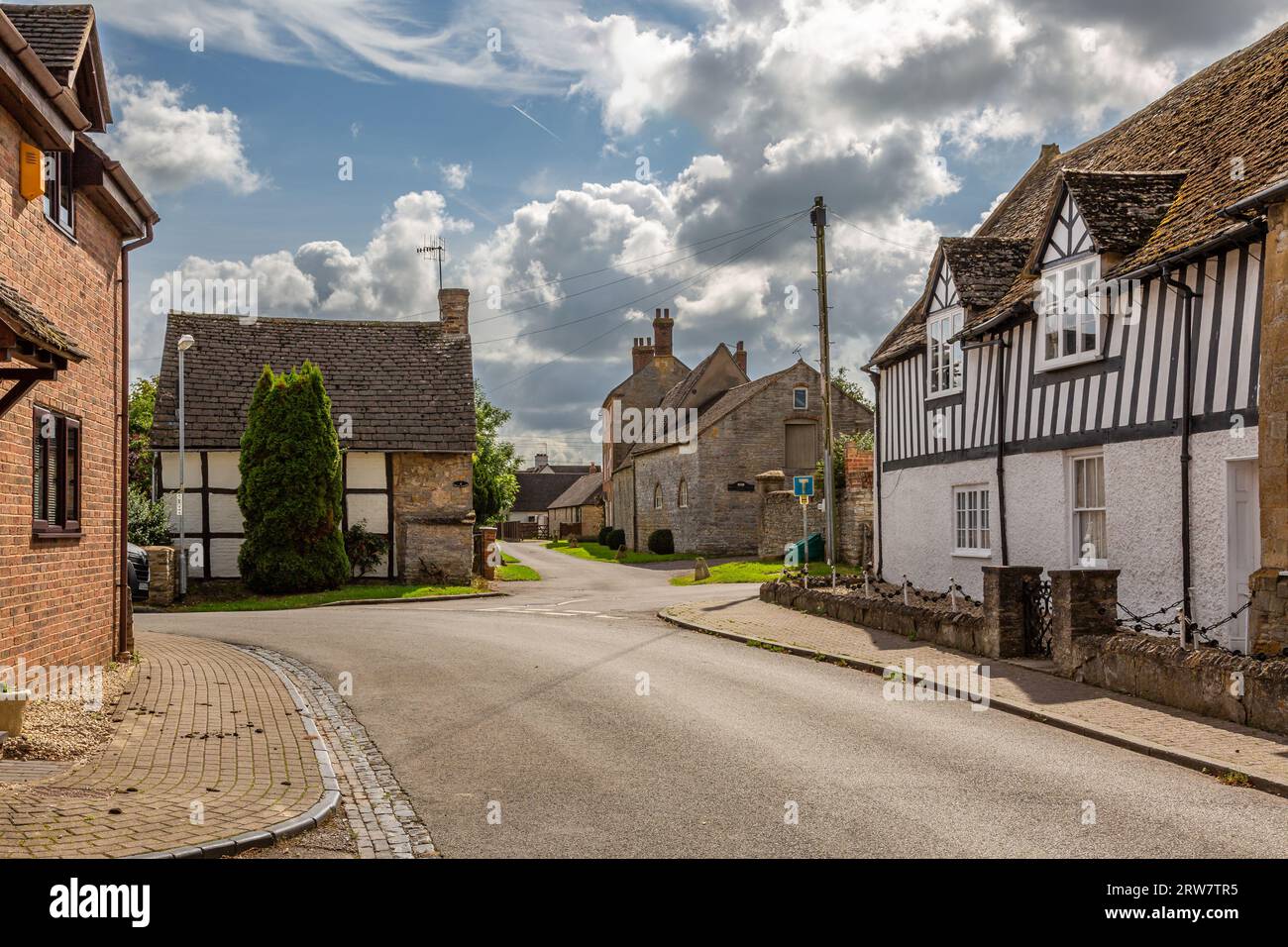 Picturesque, cottage lined streets in Bretforton, Worcestershire ...