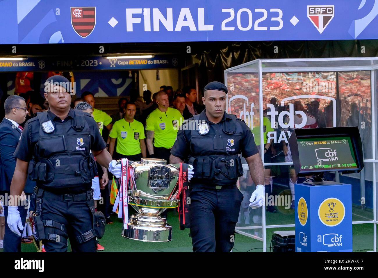 Copa do brasil trophy hi-res stock photography and images - Alamy