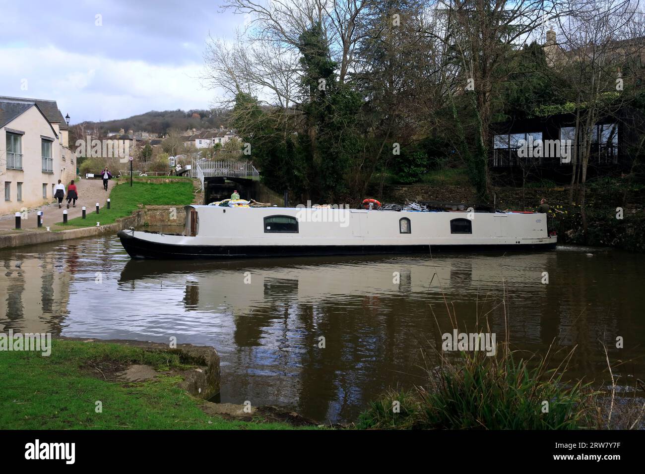 White narrow boat, Kennet and Avon canal, City of Bath, England ...
