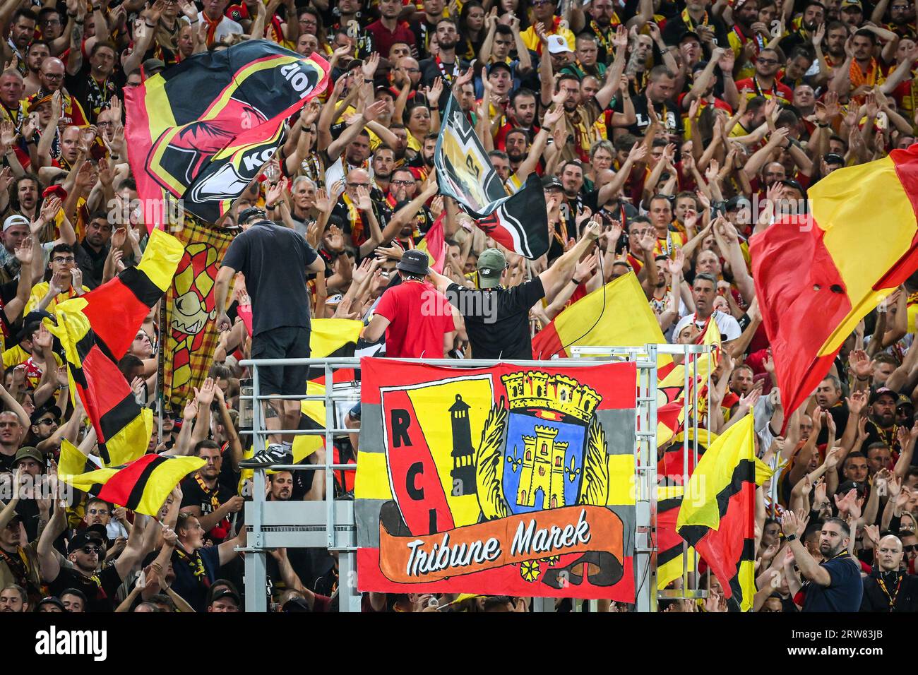 Drapeaux supporters football hi-res stock photography and images - Alamy