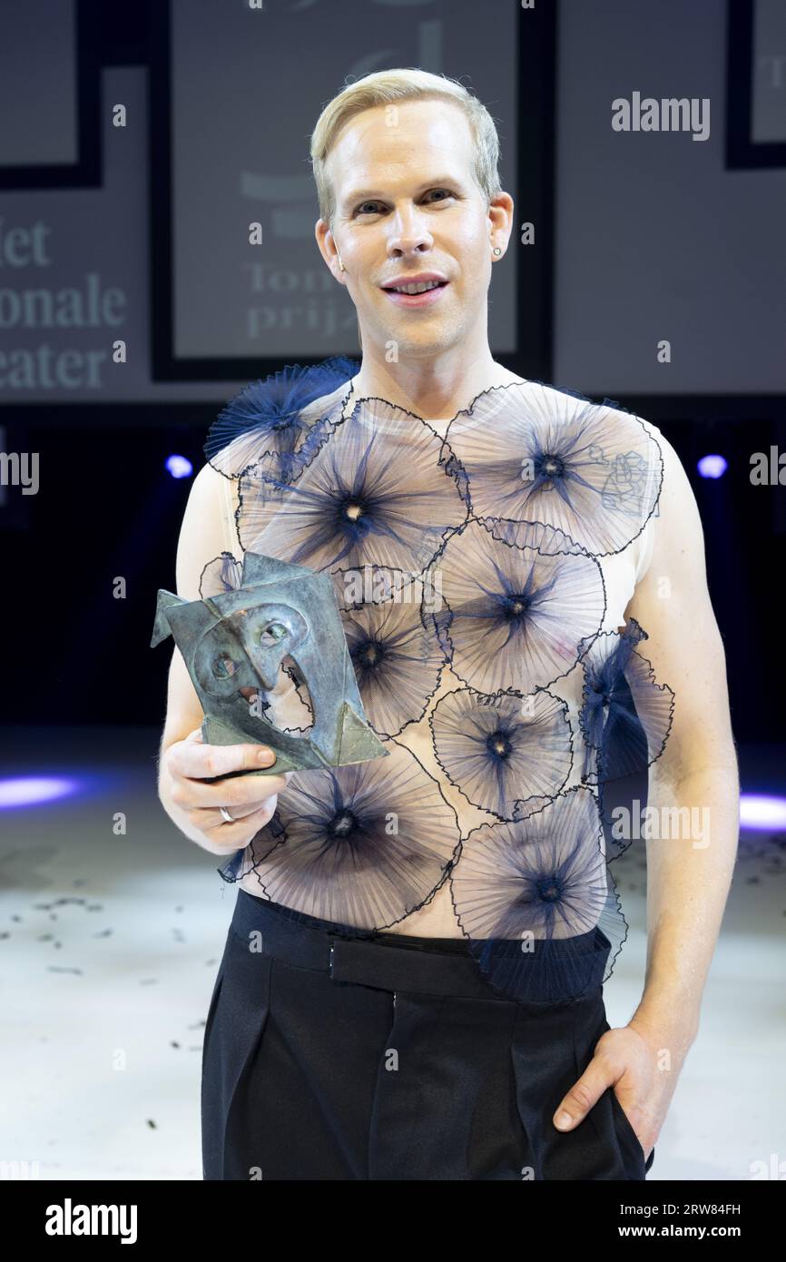 AMSTERDAM - Rick Paul van Mulligen receives the Arlecchino, the theater ...